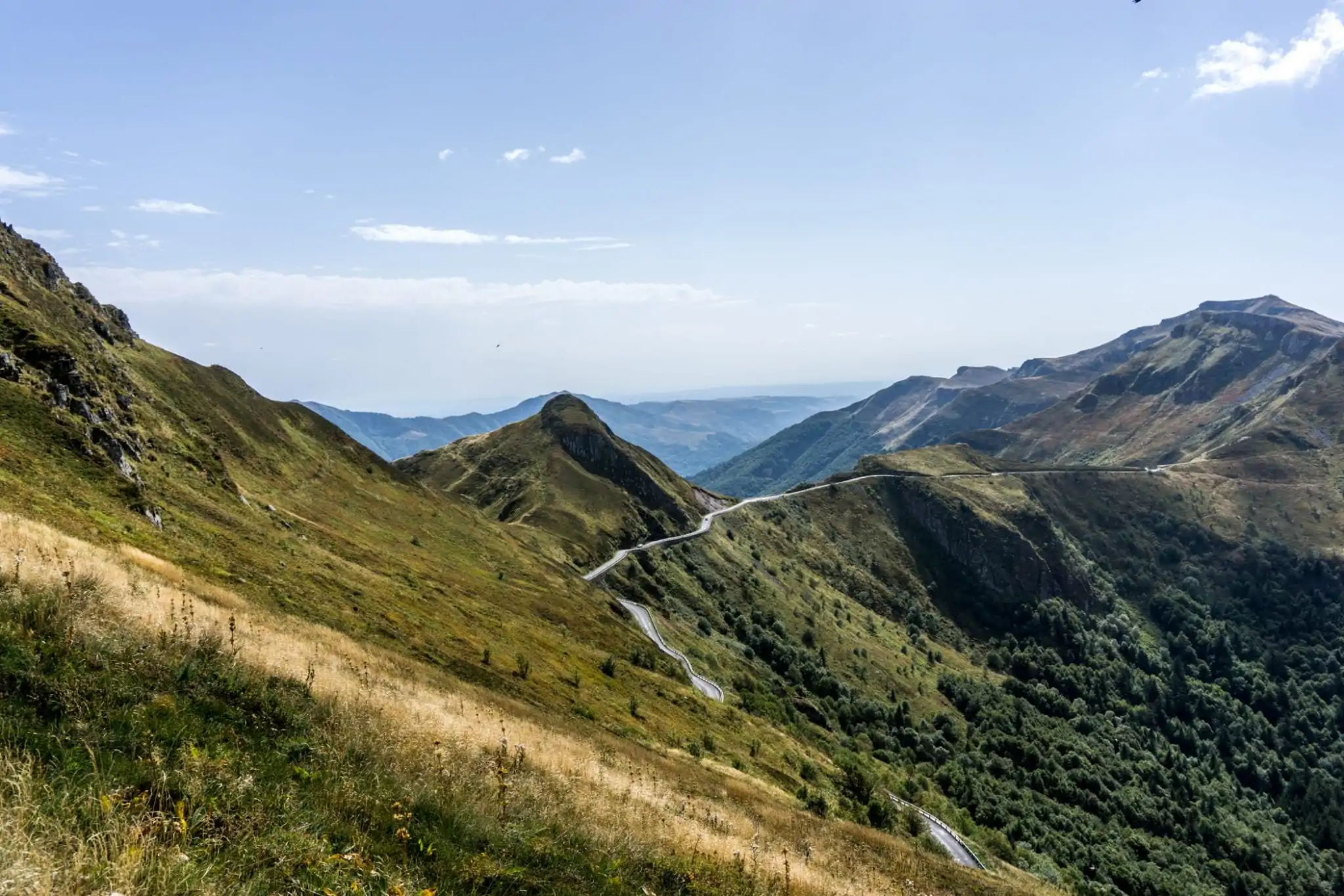 Puy Mary geeft een prachtige view over het vulkanische Cantal - The Hike
