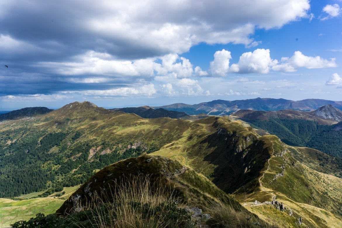 Puy Mary geeft een prachtige view over het vulkanische Cantal - The Hike