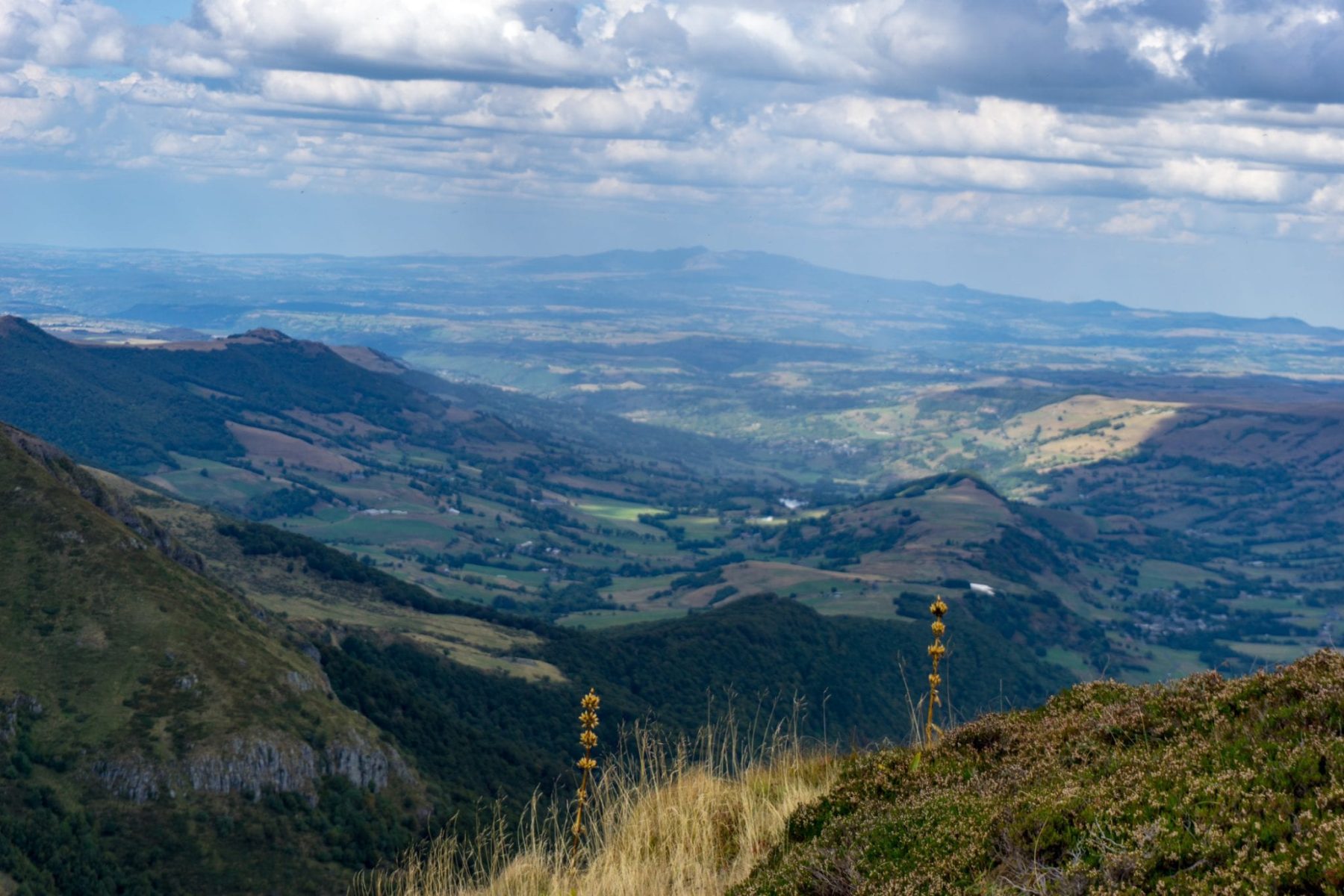Puy Mary geeft een prachtige view over het vulkanische Cantal - The Hike