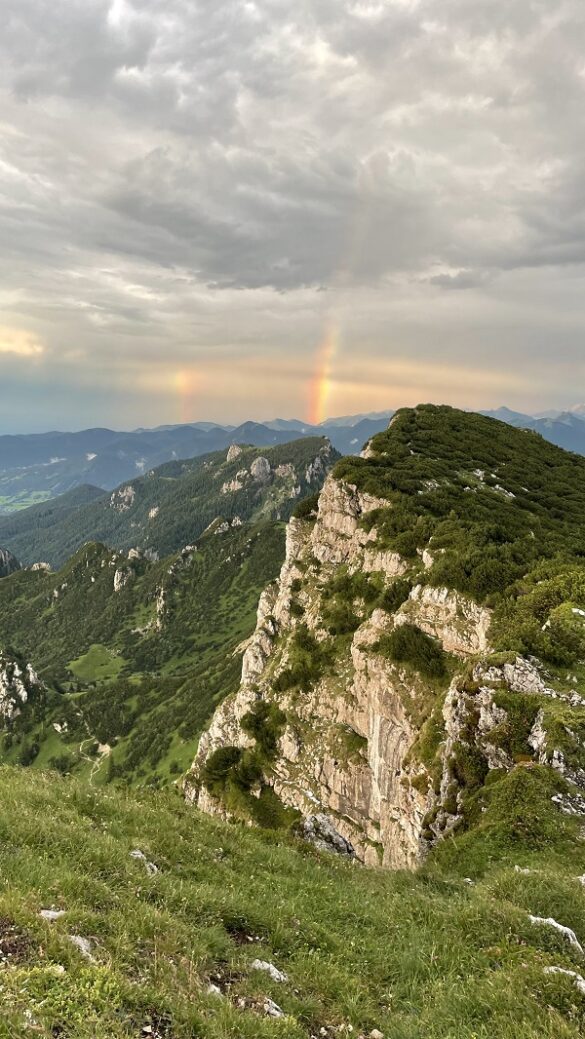 De magie van slapen in een Alpen bivak - The Hike