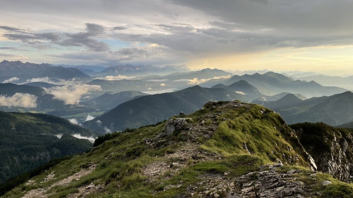 De magie van slapen in een Alpen bivak - The Hike
