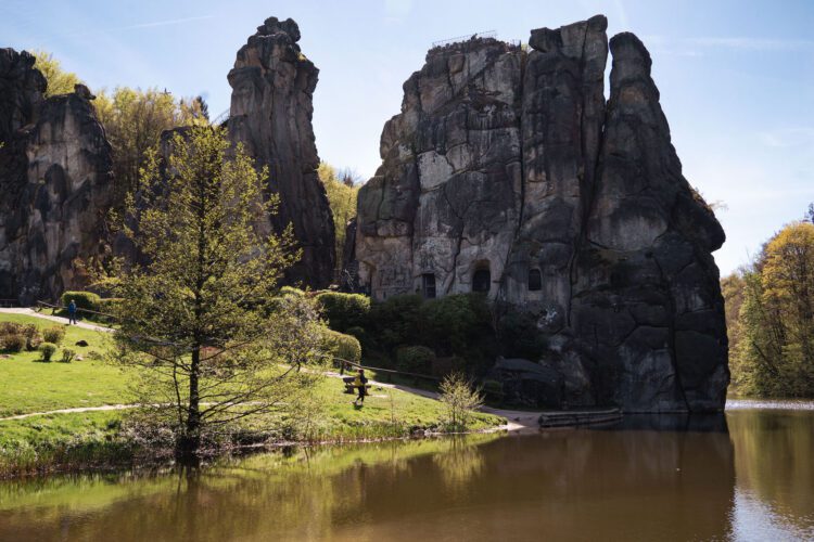 De Externsteine, natuurwonder in Noordrijn-Westfalen - The Hike